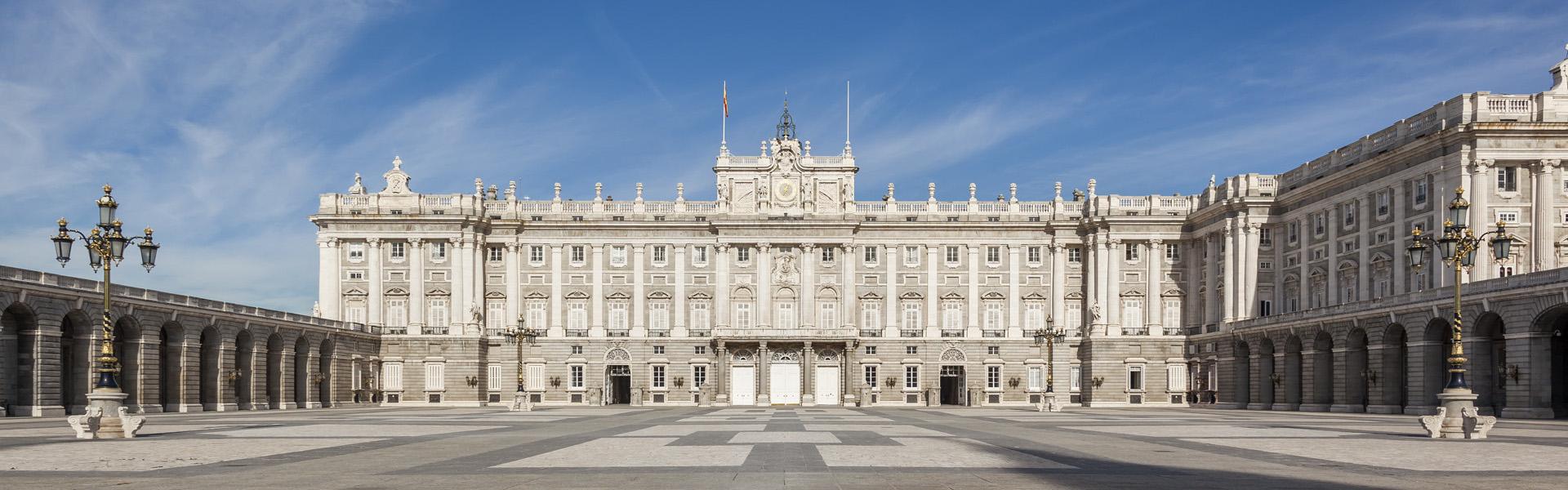 3-palacio_real_cabecera_fachada_principal_.jpg | Patrimonio Nacional